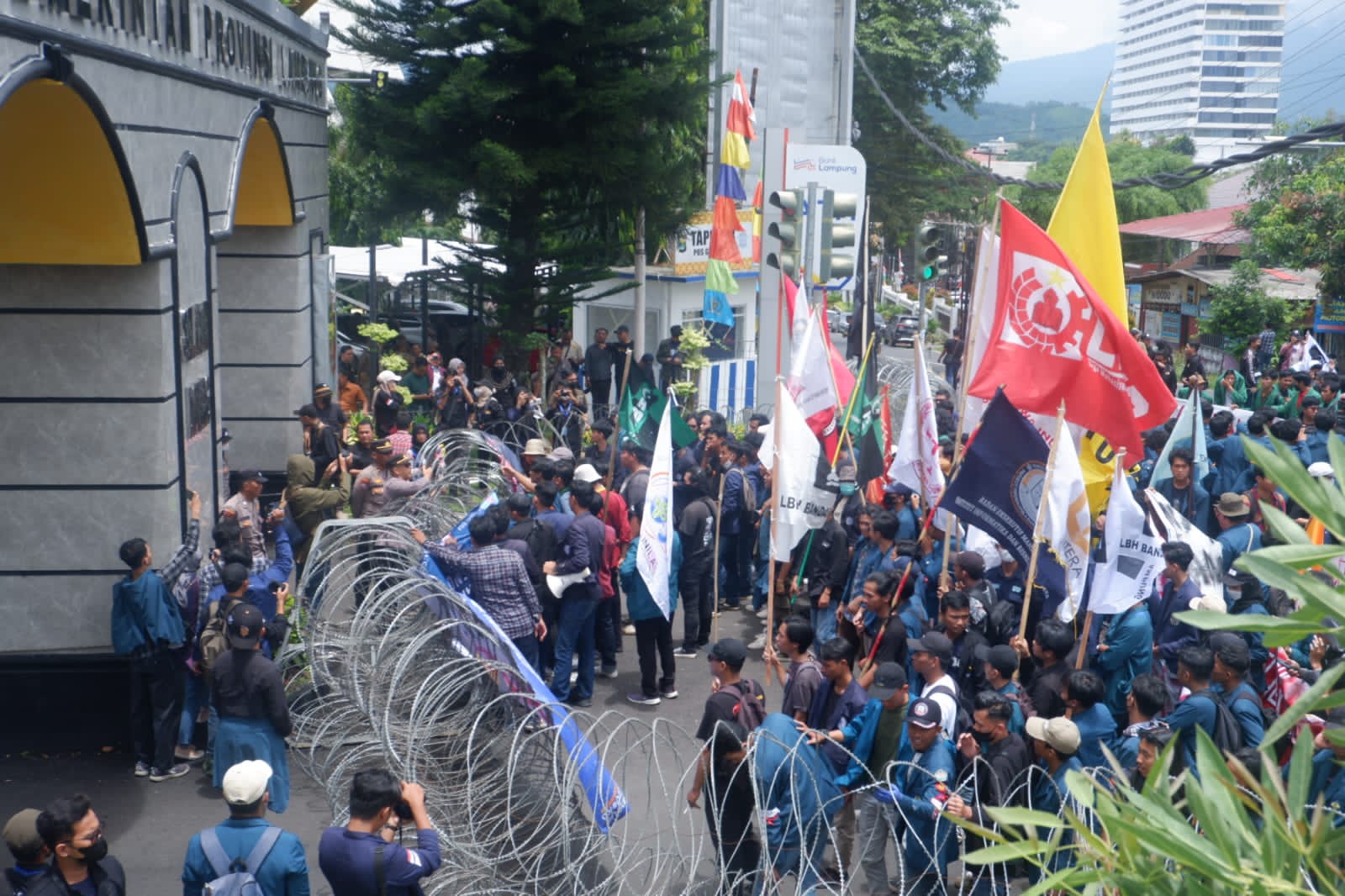 Aliansi Lampung Memanggil Turun Demo Tolak UU Cipta Kerja - Sukma Aliansi Lampung Memanggil Turun Demo Tolak UU Cipta Kerja - Sukma